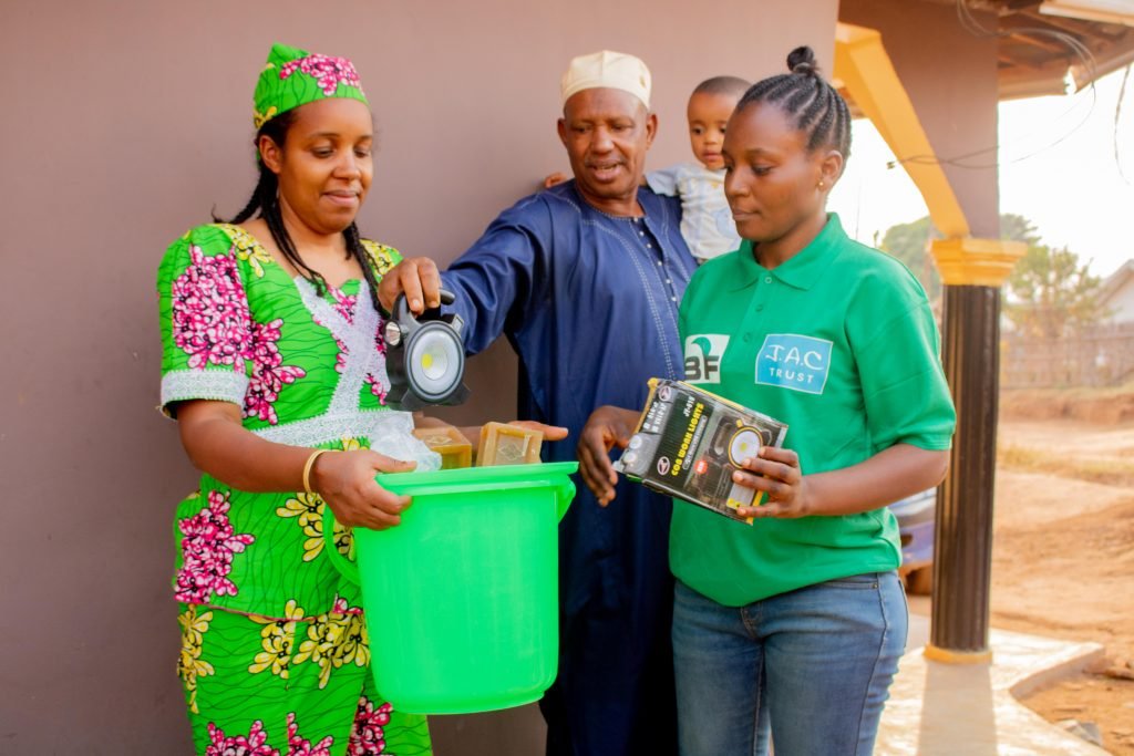 IDPs and Host communities in Nkambe benefit 115 solar lamps - h4bf ...